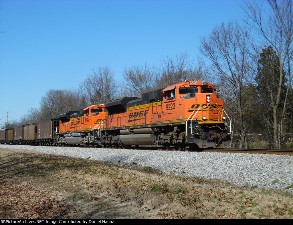 BNSF 9223 & 8494